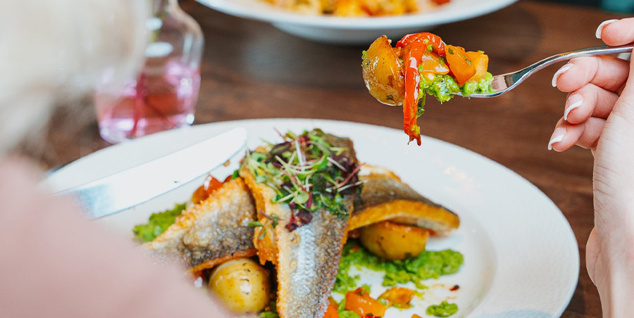 Dinner Menu & Prices | All Day Dining at The Tudor Rose Coulsdon
